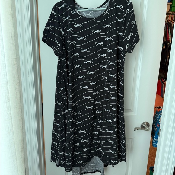 LuLaRoe | Dresses | Stylish Black And White Lularoe Carly Dress | Poshmark